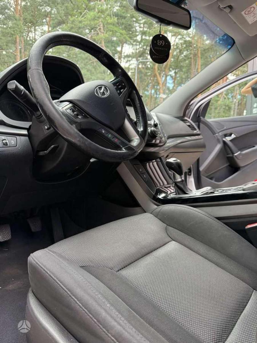 White Hyundai i40 2015 in Alytus, with an engine capacity of 1.69 L and mileage of 298 thousand km for 4450 €, photo 12 on AUTOMOTO.COM.LV