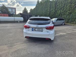 White Hyundai i40 2015 in Jelgava, with an engine capacity of 1.70 L and mileage of 206 thousand km for 7000 €, photo 5 on AUTOMOTO.COM.LV