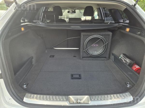 White Hyundai i40 2015 in Jelgava, with an engine capacity of 1.70 L and mileage of 206 thousand km for 7000 €, photo 6 on AUTOMOTO.COM.LV
