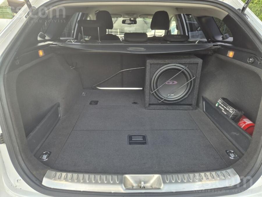 White Hyundai i40 2015 in Jelgava, with an engine capacity of 1.70 L and mileage of 206 thousand km for 7000 €, photo 6 on AUTOMOTO.COM.LV