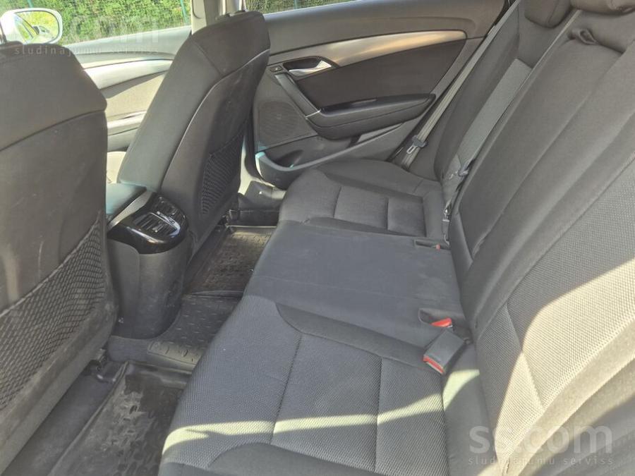 White Hyundai i40 2015 in Jelgava, with an engine capacity of 1.70 L and mileage of 206 thousand km for 7000 €, photo 8 on AUTOMOTO.COM.LV