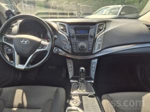 White Hyundai i40 2015 in Jelgava, with an engine capacity of 1.70 L and mileage of 206 thousand km for 7000 €, photo 9 on AUTOMOTO.COM.LV