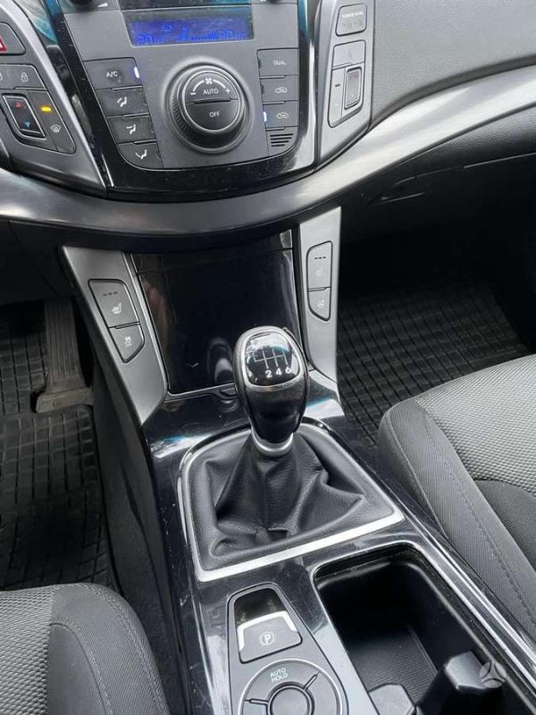 Hyundai i40 2015 in Vilnius on AUTOMOTO.COM.LV White Hyundai i40 2015 in Vilnius, with an engine capacity of 1.69 L and mileage of 198 thousand km for 6900 €, photo 10 on AUTOMOTO.COM.LV