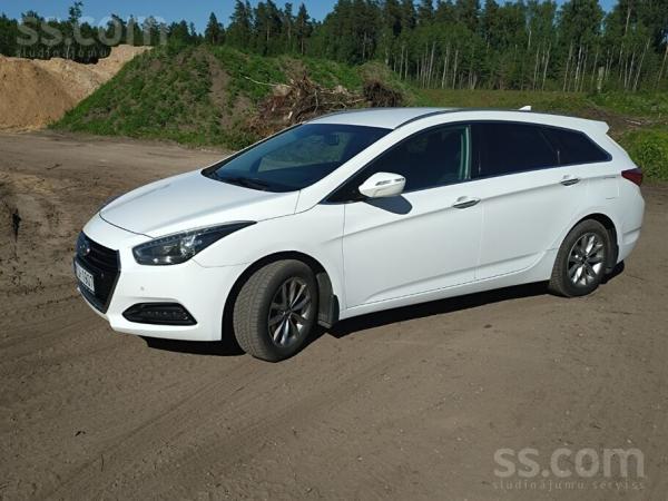 Balts Hyundai i40 2016 Rīga, ar dzinēja tilpumu 1.70 L un nobraukumu 248 tūkst. km par 5500 €, foto 2 vietnē AUTOMOTO.COM.LV
