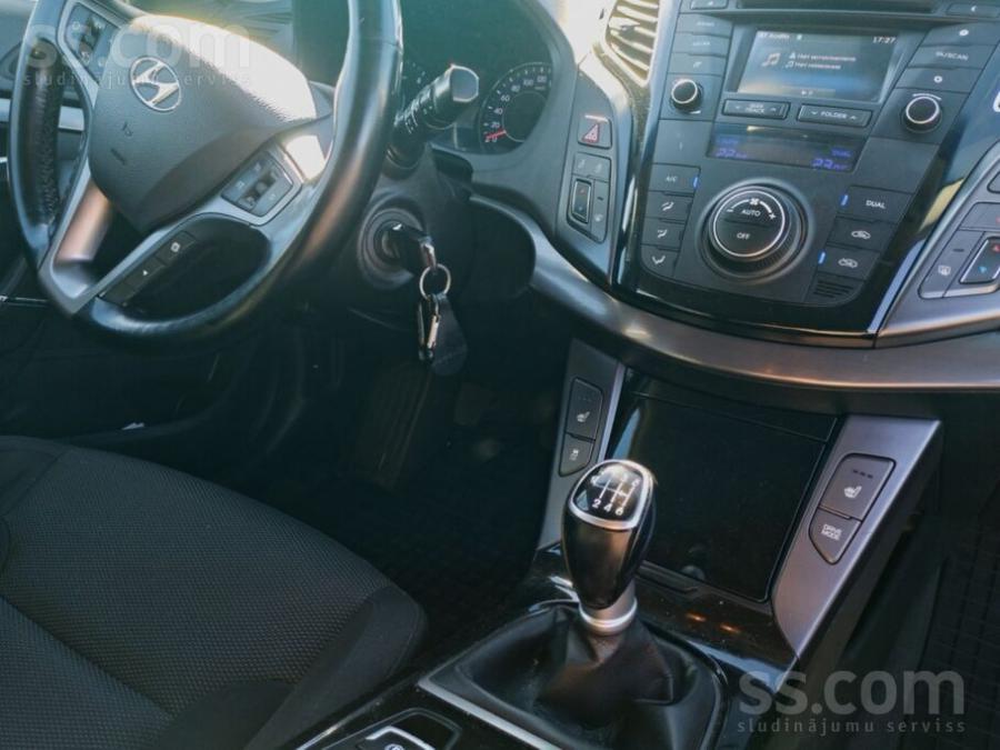 White Hyundai i40 2016 in Riga, with an engine capacity of 1.70 L and mileage of 248 thousand km for 5500 €, photo 7 on AUTOMOTO.COM.LV