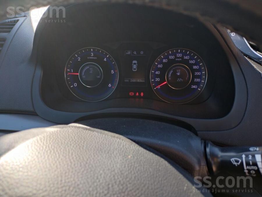 White Hyundai i40 2016 in Riga, with an engine capacity of 1.70 L and mileage of 248 thousand km for 5500 €, photo 8 on AUTOMOTO.COM.LV