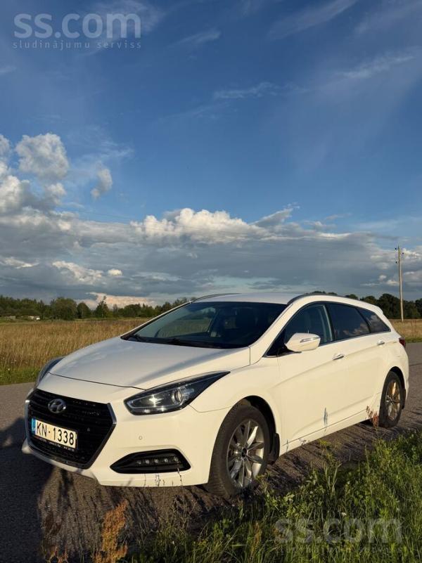 White Hyundai i40 2016 in Jelgava, with an engine capacity of 1.70 L and mileage of 174 thousand km for 7500 €, photo 1 on AUTOMOTO.COM.LV