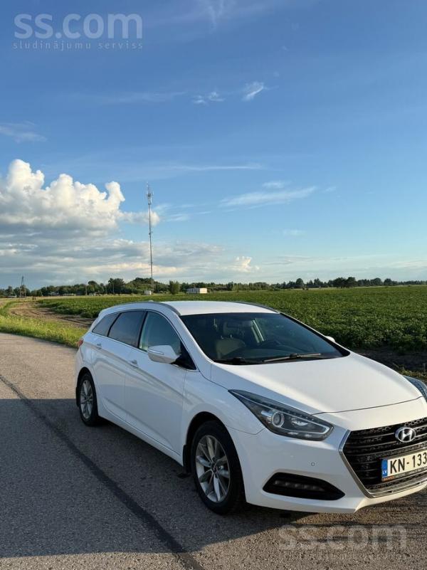 White Hyundai i40 2016 in Jelgava, with an engine capacity of 1.70 L and mileage of 174 thousand km for 7500 €, photo 2 on AUTOMOTO.COM.LV