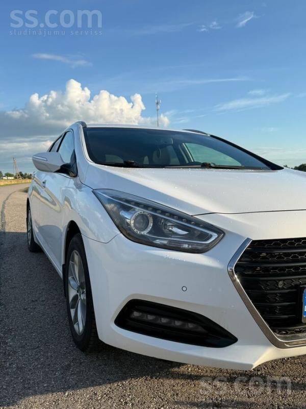 White Hyundai i40 2016 in Jelgava, with an engine capacity of 1.70 L and mileage of 174 thousand km for 7500 €, photo 4 on AUTOMOTO.COM.LV