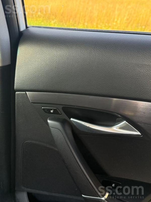 White Hyundai i40 2016 in Jelgava, with an engine capacity of 1.70 L and mileage of 174 thousand km for 7500 €, photo 8 on AUTOMOTO.COM.LV