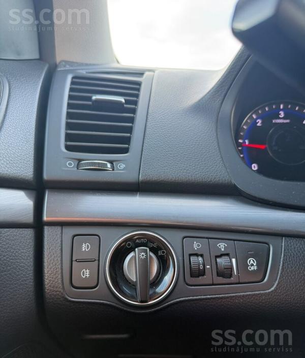 White Hyundai i40 2016 in Jelgava, with an engine capacity of 1.70 L and mileage of 174 thousand km for 7500 €, photo 10 on AUTOMOTO.COM.LV