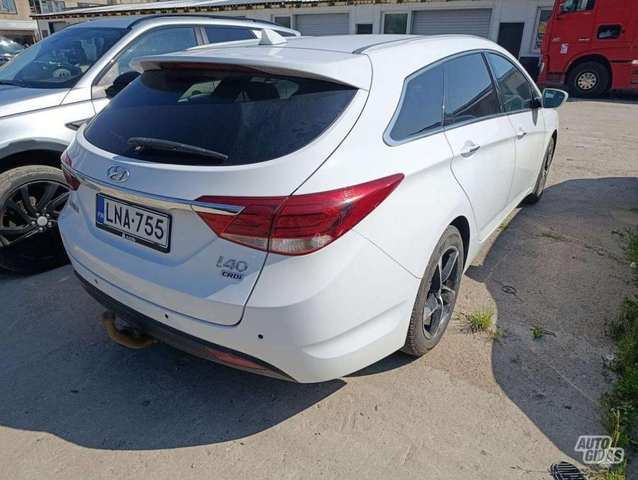 White Hyundai i40 2016 in Utena, with an engine capacity of 1.69 L and mileage of 200 thousand km for 5600 €, photo 1 on AUTOMOTO.COM.LV
