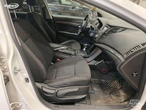 White Hyundai i40 2016 in Utena, with an engine capacity of 1.69 L and mileage of 200 thousand km for 5600 €, photo 4 on AUTOMOTO.COM.LV