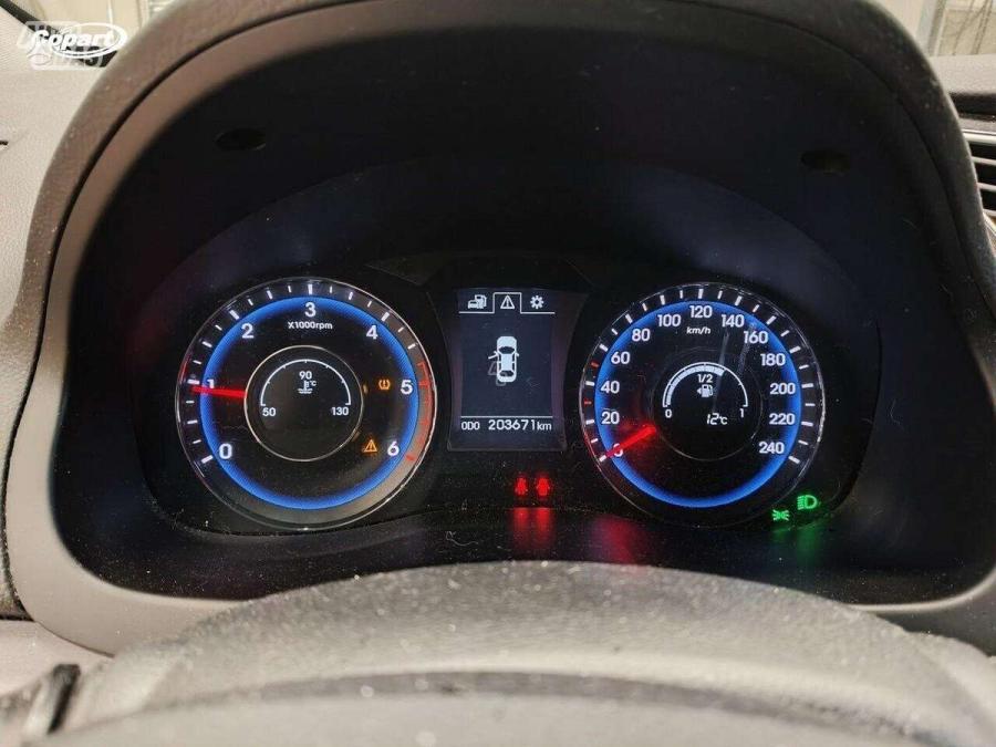 White Hyundai i40 2016 in Utena, with an engine capacity of 1.69 L and mileage of 200 thousand km for 5600 €, photo 6 on AUTOMOTO.COM.LV