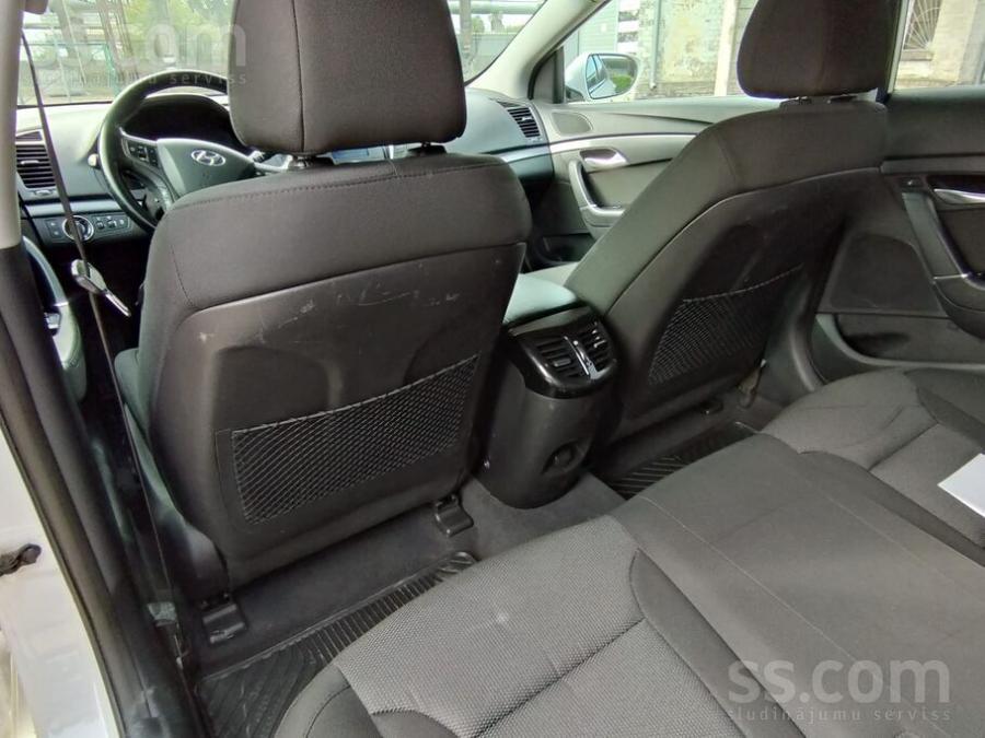 Balts Hyundai i40 2016 Rīga, ar dzinēja tilpumu 1.70 L un nobraukumu 249 tūkst. km par 5900 €, foto 9 vietnē AUTOMOTO.COM.LV