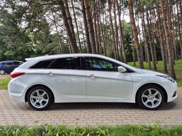 White Hyundai i40 2016 in Utena, with an engine capacity of 1.69 L and mileage of 252 thousand km for 4990 €, photo 6 on AUTOMOTO.COM.LV