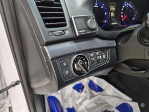 White Hyundai i40 2016 in Utena, with an engine capacity of 1.69 L and mileage of 252 thousand km for 4990 €, photo 13 on AUTOMOTO.COM.LV