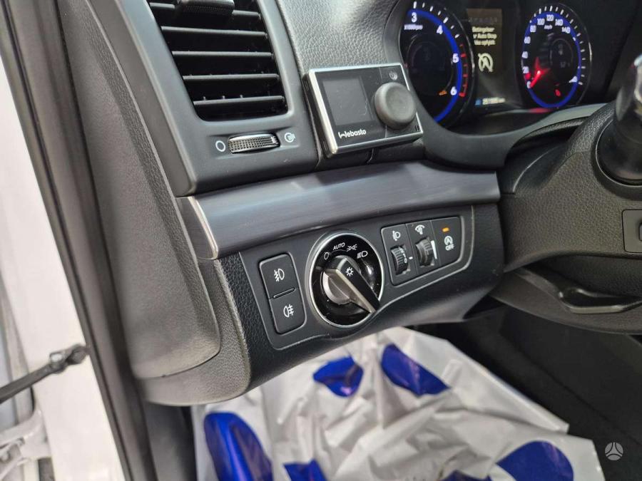 White Hyundai i40 2016 in Utena, with an engine capacity of 1.69 L and mileage of 252 thousand km for 4990 €, photo 13 on AUTOMOTO.COM.LV