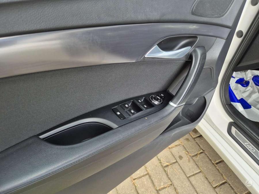 White Hyundai i40 2016 in Utena, with an engine capacity of 1.69 L and mileage of 252 thousand km for 4990 €, photo 18 on AUTOMOTO.COM.LV