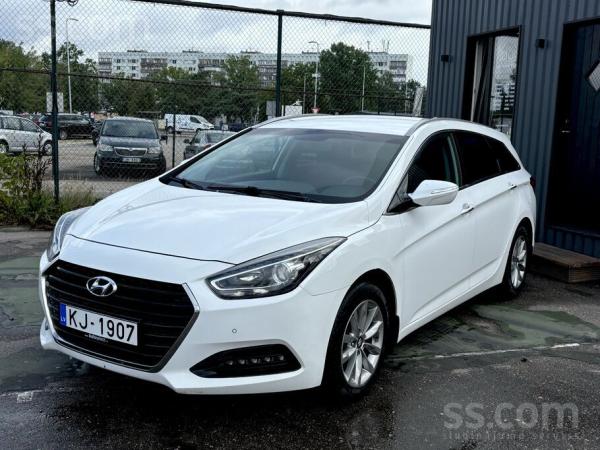 White Hyundai i40 2016 in Riga, with an engine capacity of 1.70 L and mileage of 241 thousand km for 5350 €, photo 1 on AUTOMOTO.COM.LV