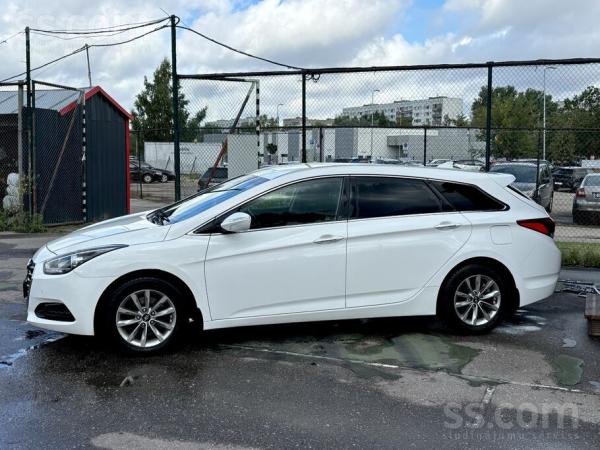 White Hyundai i40 2016 in Riga, with an engine capacity of 1.70 L and mileage of 241 thousand km for 5350 €, photo 3 on AUTOMOTO.COM.LV
