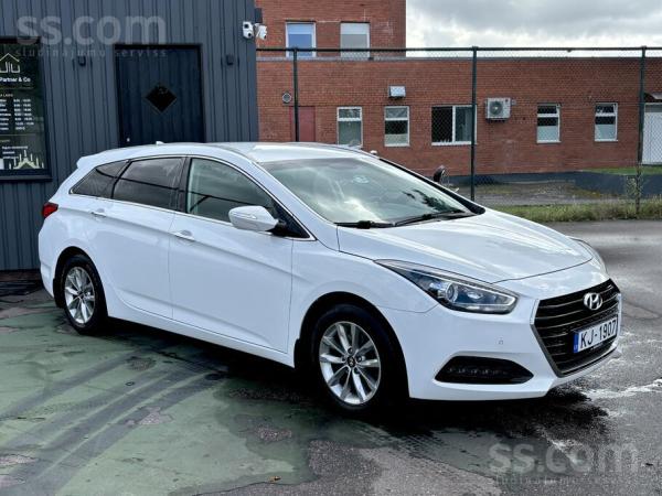 White Hyundai i40 2016 in Riga, with an engine capacity of 1.70 L and mileage of 241 thousand km for 5350 €, photo 4 on AUTOMOTO.COM.LV