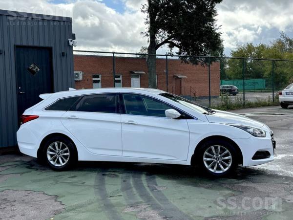 White Hyundai i40 2016 in Riga, with an engine capacity of 1.70 L and mileage of 241 thousand km for 5350 €, photo 5 on AUTOMOTO.COM.LV