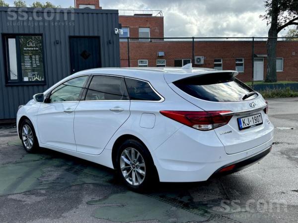White Hyundai i40 2016 in Riga, with an engine capacity of 1.70 L and mileage of 241 thousand km for 5350 €, photo 7 on AUTOMOTO.COM.LV