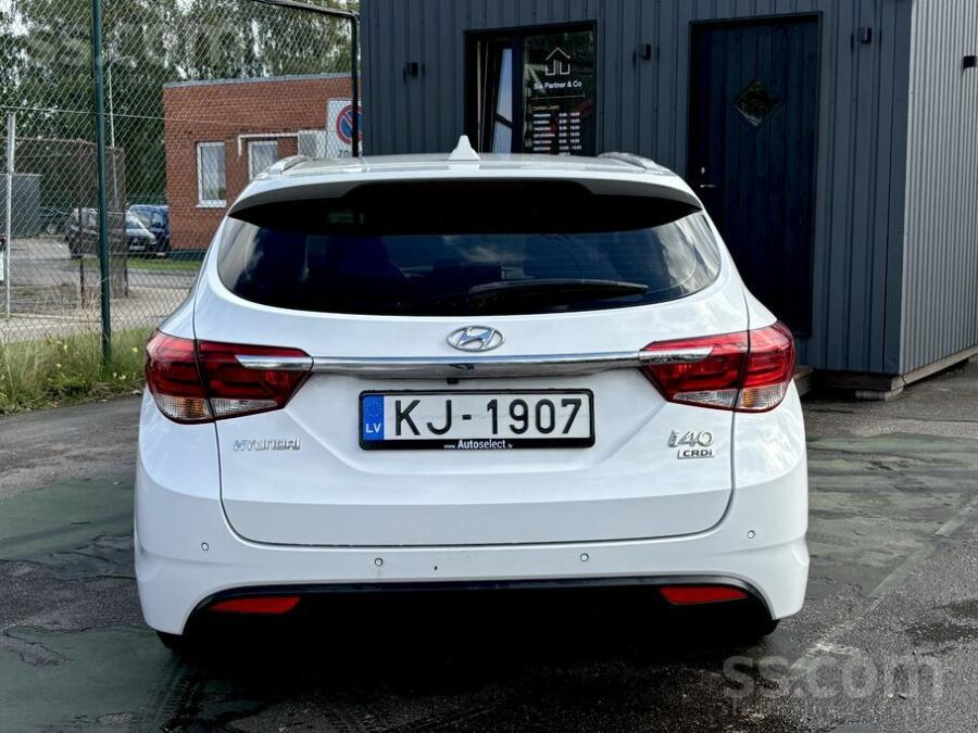 Balts Hyundai i40 2016 Rīga, ar dzinēja tilpumu 1.70 L un nobraukumu 241 tūkst. km par 4800 €, foto 8 vietnē AUTOMOTO.COM.LV