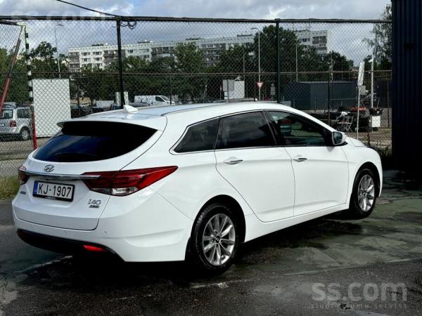 White Hyundai i40 2016 in Riga, with an engine capacity of 1.70 L and mileage of 241 thousand km for 5350 €, photo 9 on AUTOMOTO.COM.LV