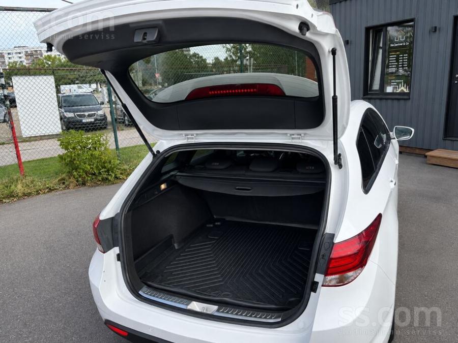 Balts Hyundai i40 2016 Rīga, ar dzinēja tilpumu 1.70 L un nobraukumu 241 tūkst. km par 4800 €, foto 13 vietnē AUTOMOTO.COM.LV