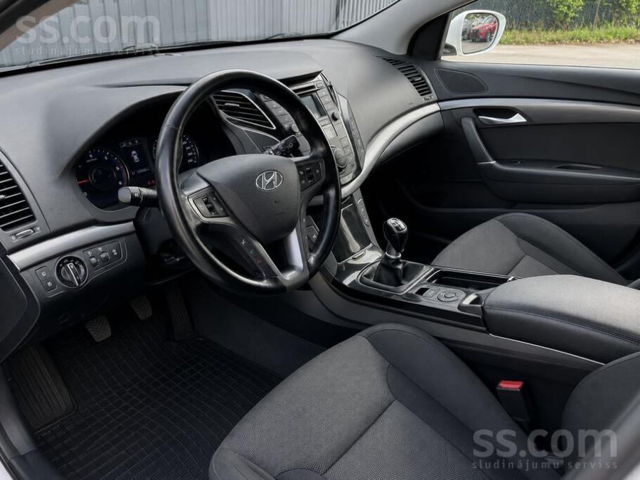 Balts Hyundai i40 2016 Rīga, ar dzinēja tilpumu 1.70 L un nobraukumu 241 tūkst. km par 4800 €, foto 14 vietnē AUTOMOTO.COM.LV