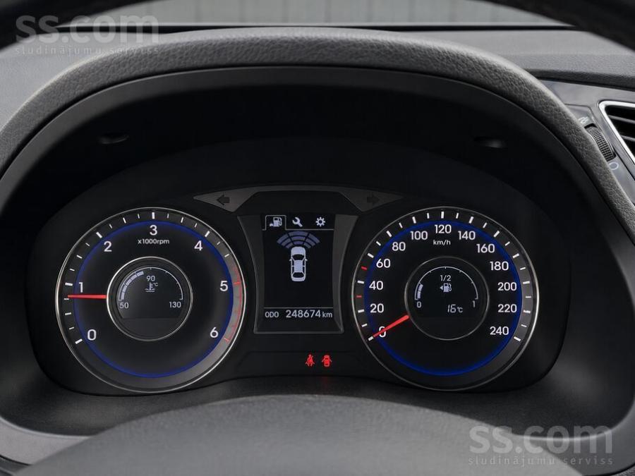 Balts Hyundai i40 2016 Rīga, ar dzinēja tilpumu 1.70 L un nobraukumu 241 tūkst. km par 4800 €, foto 19 vietnē AUTOMOTO.COM.LV