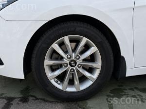 Balts Hyundai i40 2016 Rīga, ar dzinēja tilpumu 1.70 L un nobraukumu 241 tūkst. km par 4800 €, foto 24 vietnē AUTOMOTO.COM.LV
