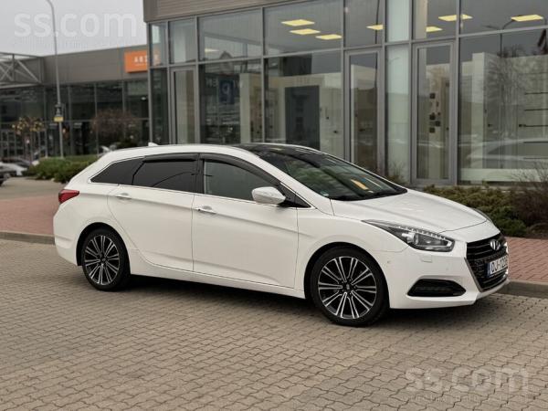White Hyundai i40 2017 in Riga, with an engine capacity of 1.70 L and mileage of 192 thousand km for 8990 €, photo 3 on AUTOMOTO.COM.LV