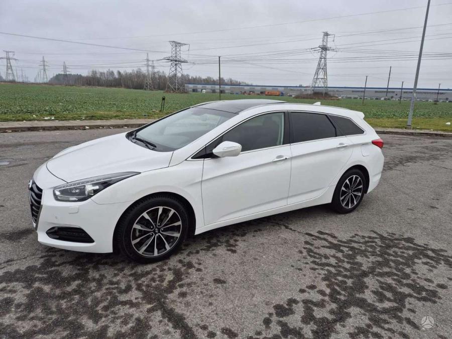White Hyundai i40 2017 in Panevezys, with an engine capacity of 1.70 L and mileage of 158 thousand km for 7999 €, photo 7 on AUTOMOTO.COM.LV