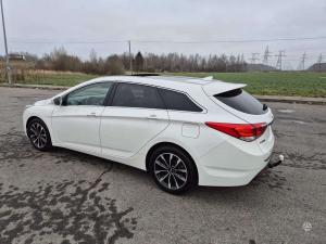 White Hyundai i40 2017 in Panevezys, with an engine capacity of 1.70 L and mileage of 158 thousand km for 7999 €, photo 8 on AUTOMOTO.COM.LV