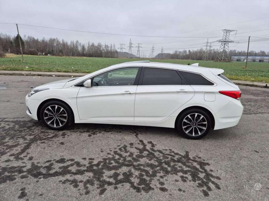 White Hyundai i40 2017 in Panevezys, with an engine capacity of 1.70 L and mileage of 158 thousand km for 7999 €, photo 9 on AUTOMOTO.COM.LV