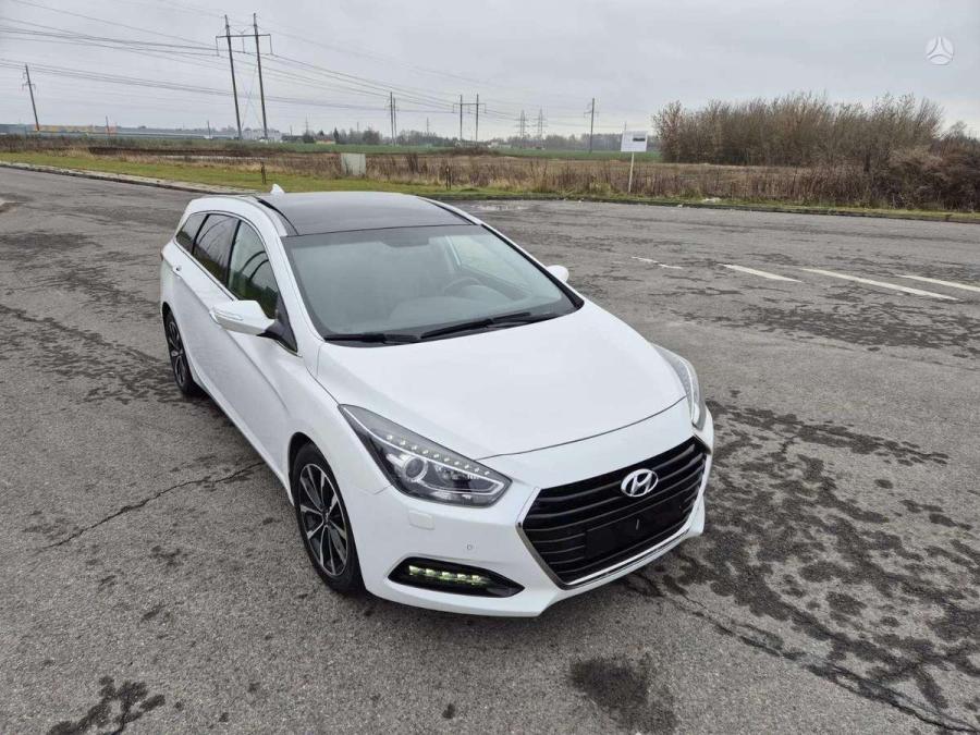 White Hyundai i40 2017 in Panevezys, with an engine capacity of 1.70 L and mileage of 158 thousand km for 7999 €, photo 21 on AUTOMOTO.COM.LV
