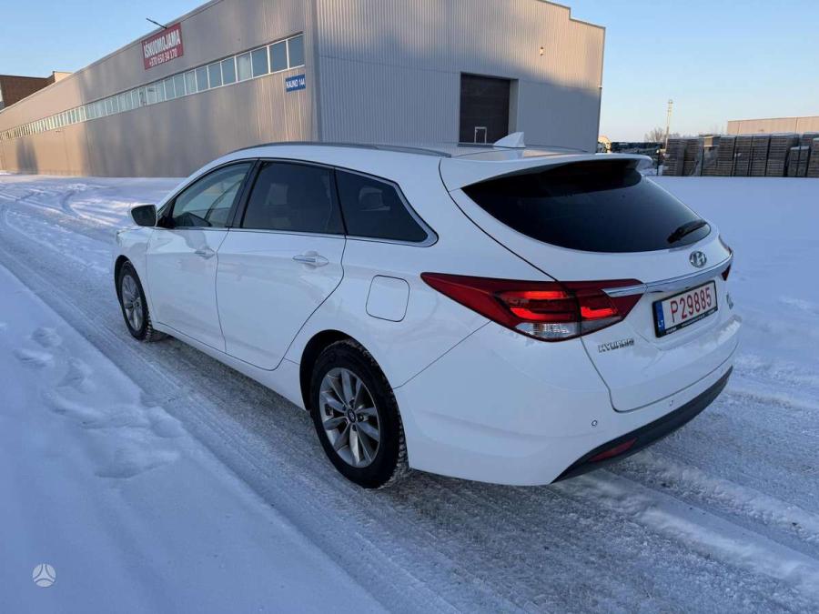 Balts Hyundai i40 2017 Marijampole, ar dzinēja tilpumu 1.69 L un nobraukumu 302 tūkst. km par 5750 €, foto 4 vietnē AUTOMOTO.COM.LV
