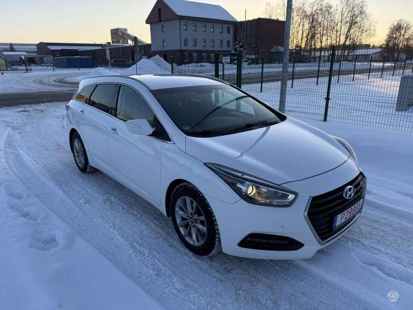White Hyundai i40 2017 in Marijampole, with an engine capacity of 1.69 L and mileage of 305 thousand km for 5350 €, photo 2 on AUTOMOTO.COM.LV