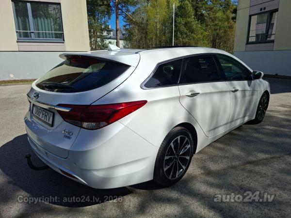 White Hyundai i40 2017 in Tallinn, with an engine capacity of 1.70 L and mileage of 123 thousand km for 9990 €, photo 6 on AUTOMOTO.COM.LV
