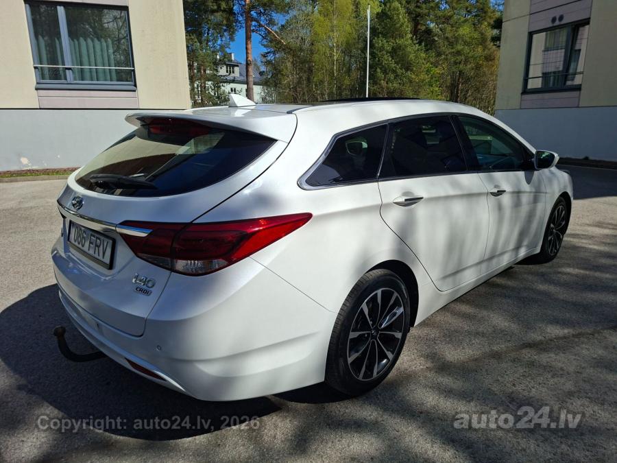 White Hyundai i40 2017 in Tallinn, with an engine capacity of 1.70 L and mileage of 123 thousand km for 9990 €, photo 7 on AUTOMOTO.COM.LV