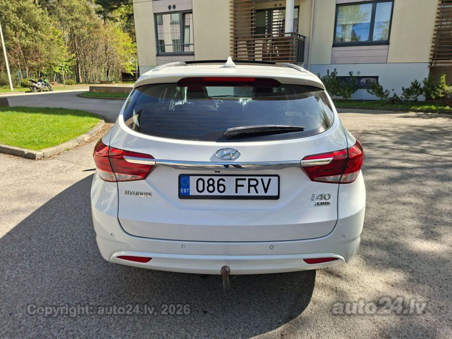 White Hyundai i40 2017 in Tallinn, with an engine capacity of 1.70 L and mileage of 123 thousand km for 9990 €, photo 8 on AUTOMOTO.COM.LV