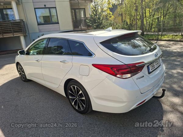 White Hyundai i40 2017 in Tallinn, with an engine capacity of 1.70 L and mileage of 123 thousand km for 9990 €, photo 8 on AUTOMOTO.COM.LV