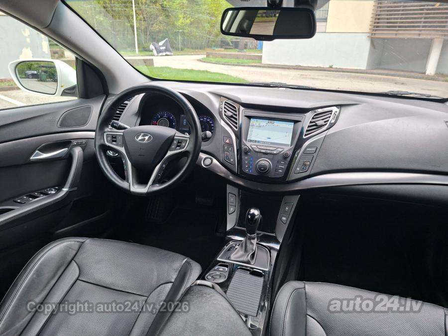 White Hyundai i40 2017 in Tallinn, with an engine capacity of 1.70 L and mileage of 123 thousand km for 9990 €, photo 12 on AUTOMOTO.COM.LV