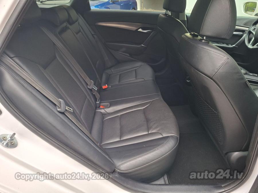 White Hyundai i40 2017 in Tallinn, with an engine capacity of 1.70 L and mileage of 123 thousand km for 9990 €, photo 18 on AUTOMOTO.COM.LV