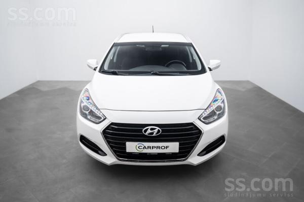 White Hyundai i40 2018 in Riga, with an engine capacity of 1.60 L and mileage of 161 thousand km for 8499 €, photo 2 on AUTOMOTO.COM.LV