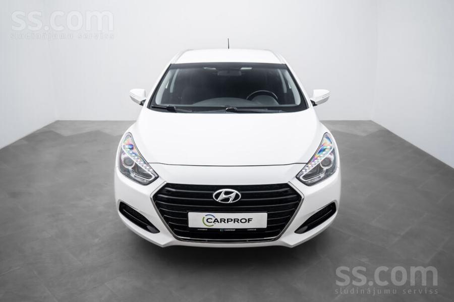 White Hyundai i40 2018 in Riga, with an engine capacity of 1.60 L and mileage of 161 thousand km for 8499 €, photo 3 on AUTOMOTO.COM.LV