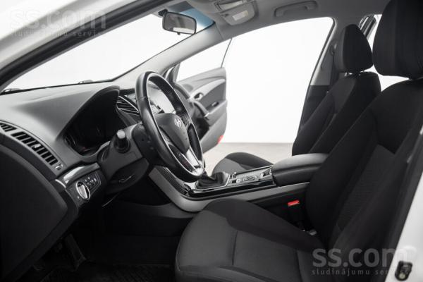 White Hyundai i40 2018 in Riga, with an engine capacity of 1.60 L and mileage of 161 thousand km for 8499 €, photo 7 on AUTOMOTO.COM.LV